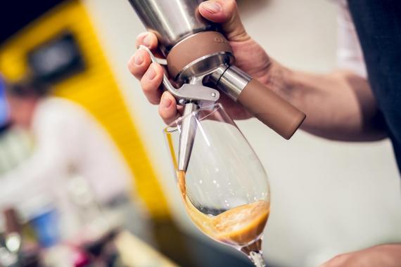 Disfruta del delicioso y refrescante café nitro con el nuevo sifón iSi ...